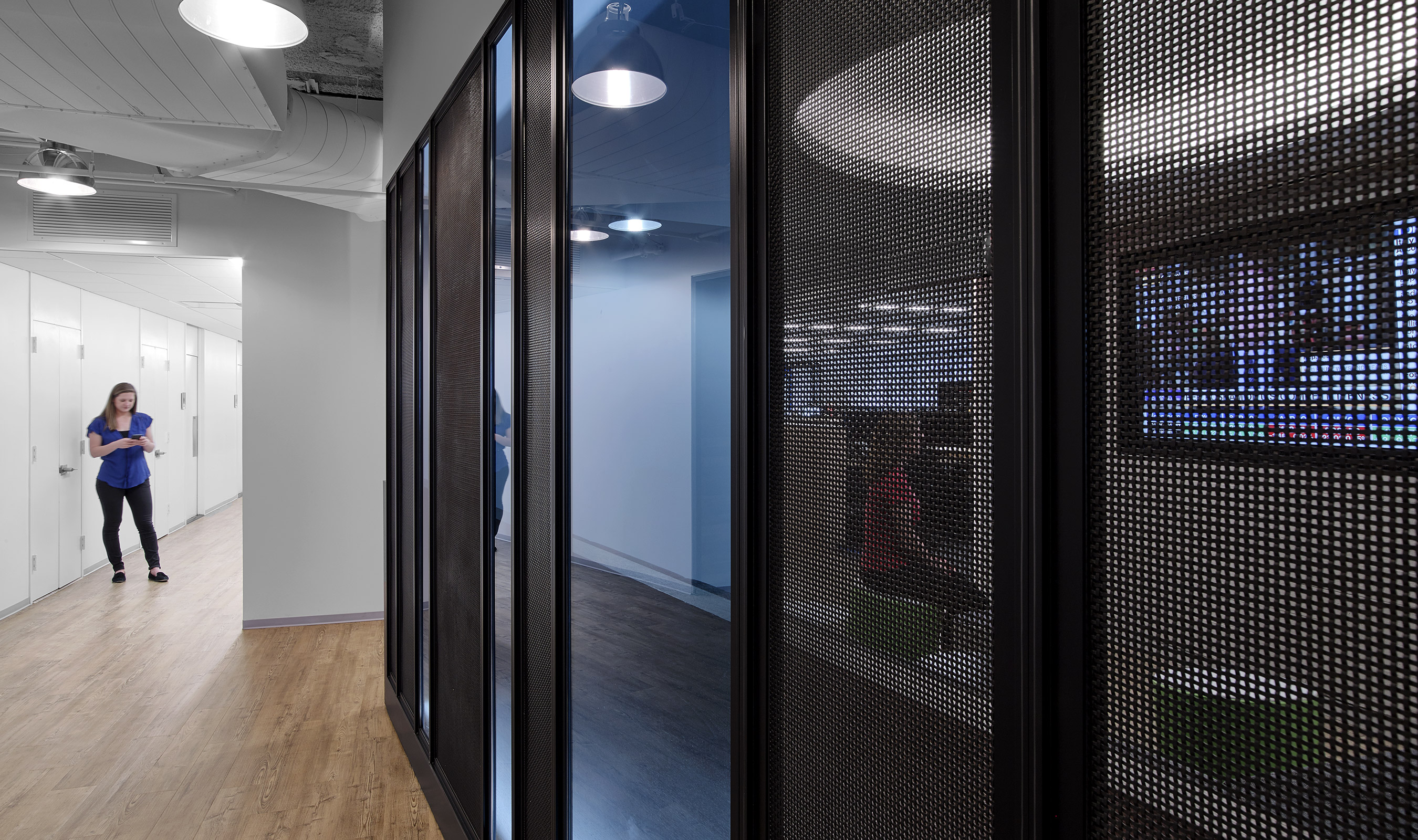 NEW YORK CITY OFFICE UTILIZES WIRE MESH...